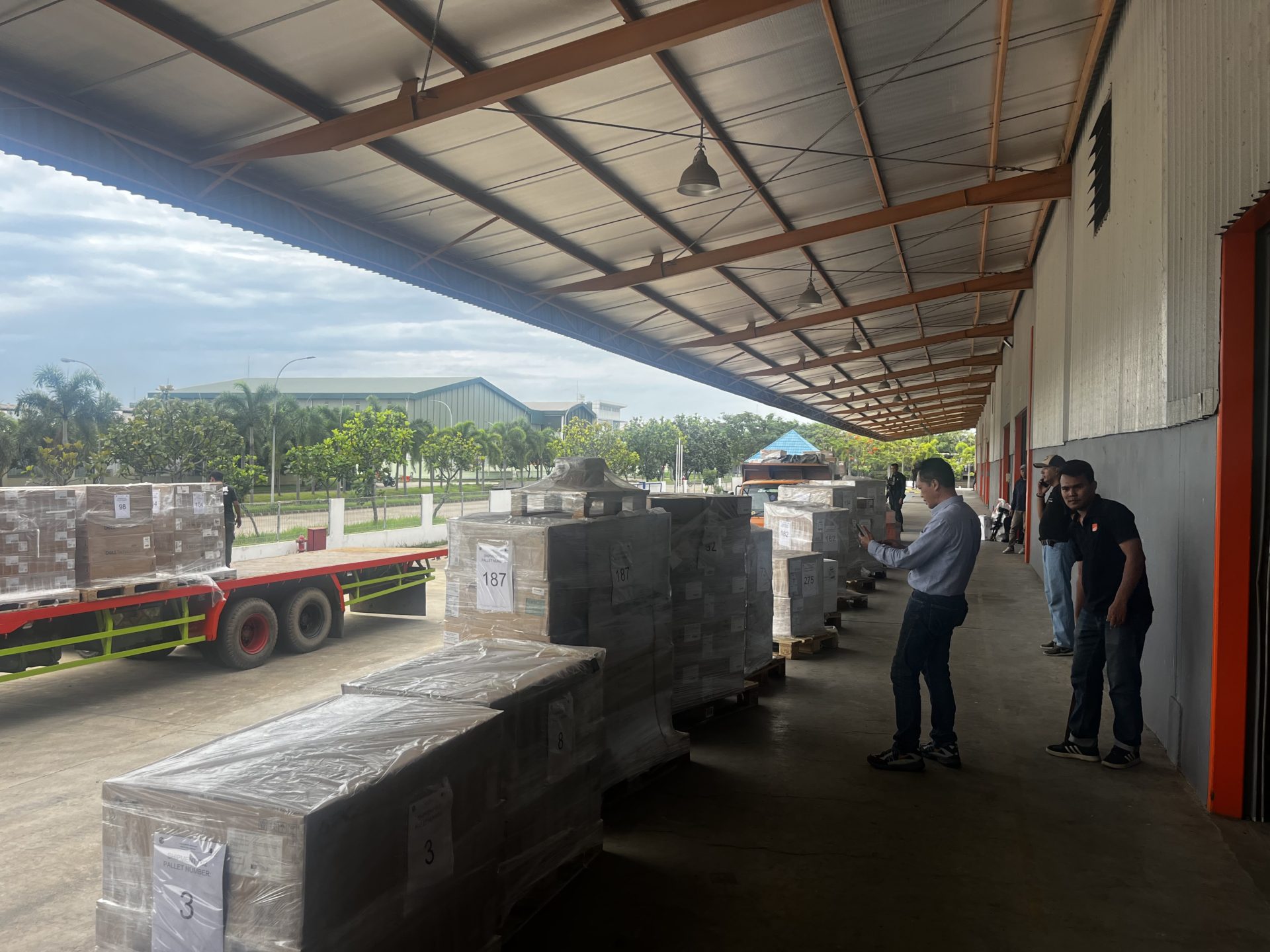 First shipment of over 200 pallets of SRT-MDA System equipment arrives ...