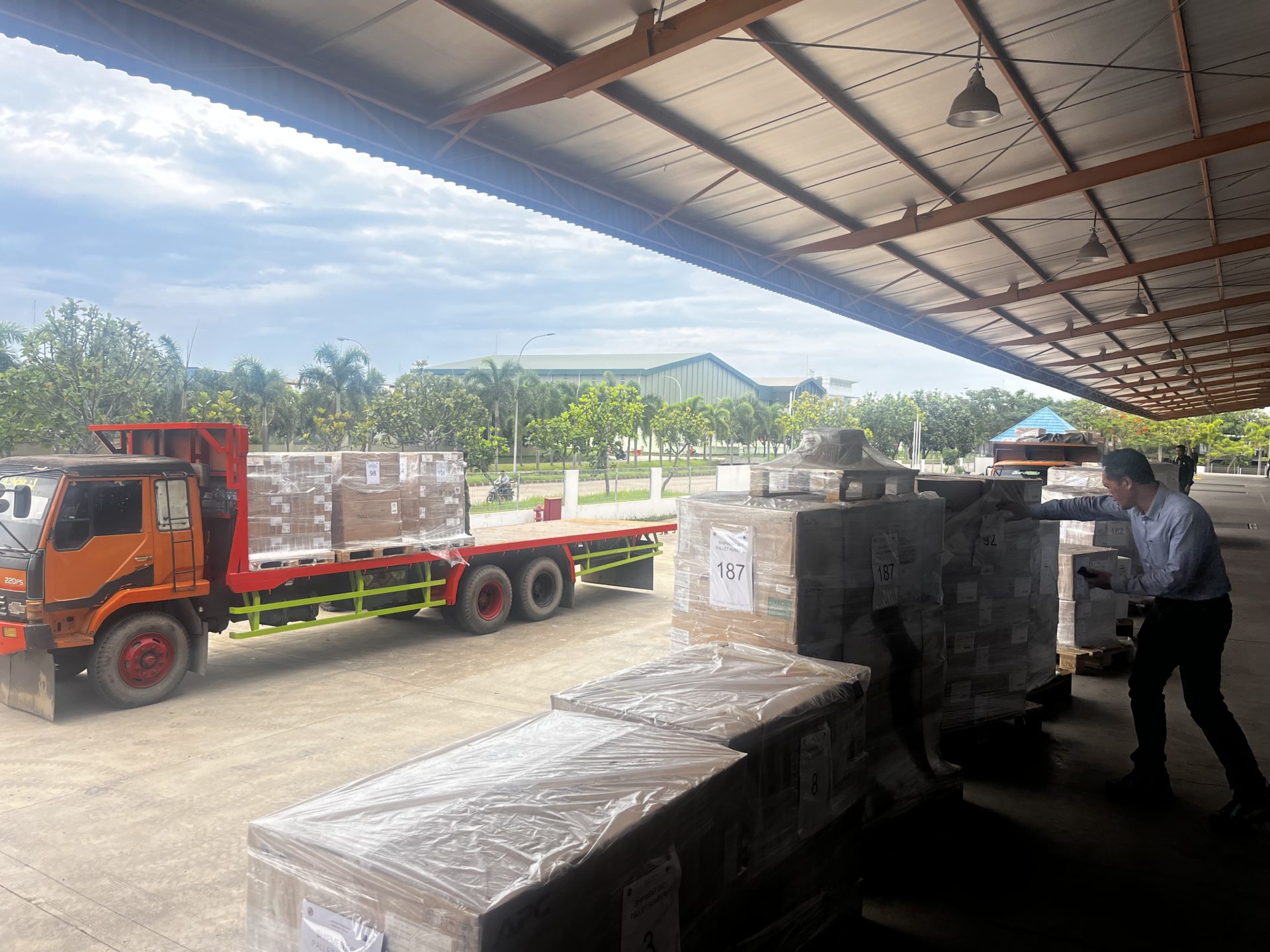 First shipment of over 200 pallets of SRT-MDA System equipment arrives ...